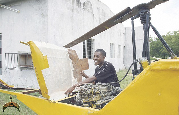 Nigerian man Builds Helicopters In His House - Ọmọ Oòduà